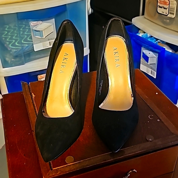 AKIRA | Shoes | Designer Suede Manmade Shoes By Akira Sz 9 Pointy Toe Chucky Heel | Poshmark